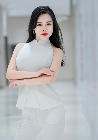 member Asian tall: Hong (Yasmine) from Shenzhen, 50 yo, hair color Black